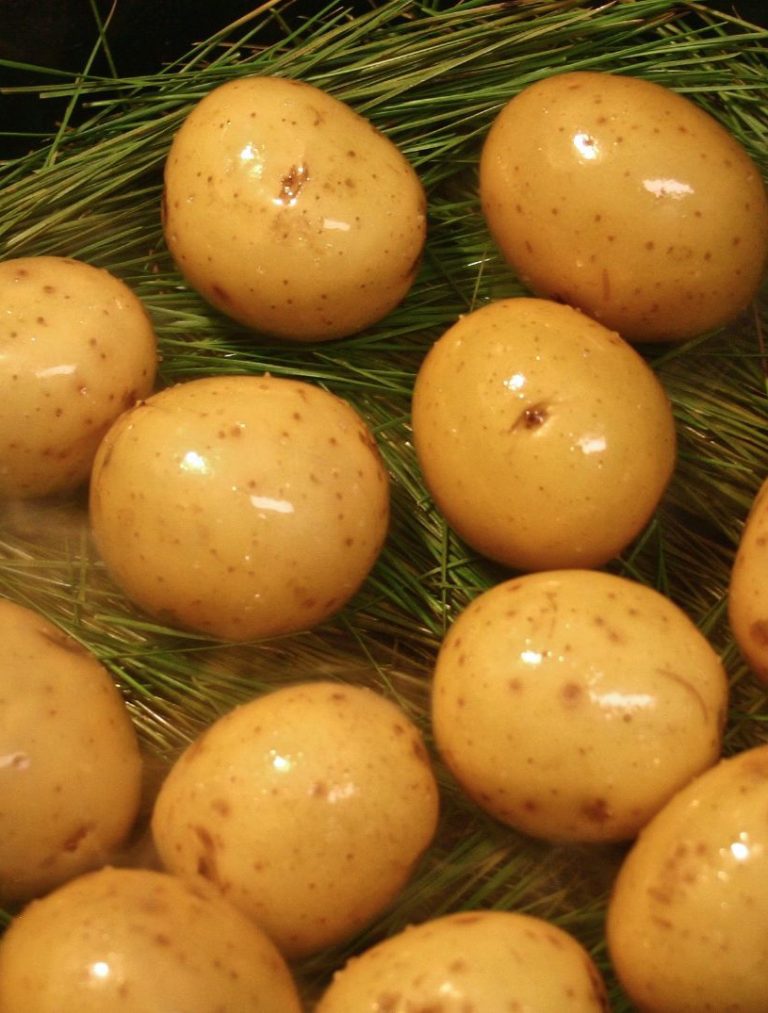 Eat Wild: Pine-Roasted Potatoes – Garden & Gun