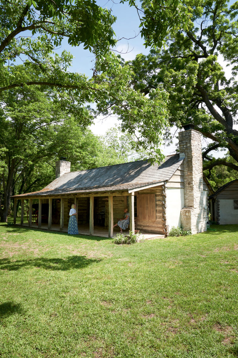 A Dazzling Texas Dogtrot – Garden & Gun
