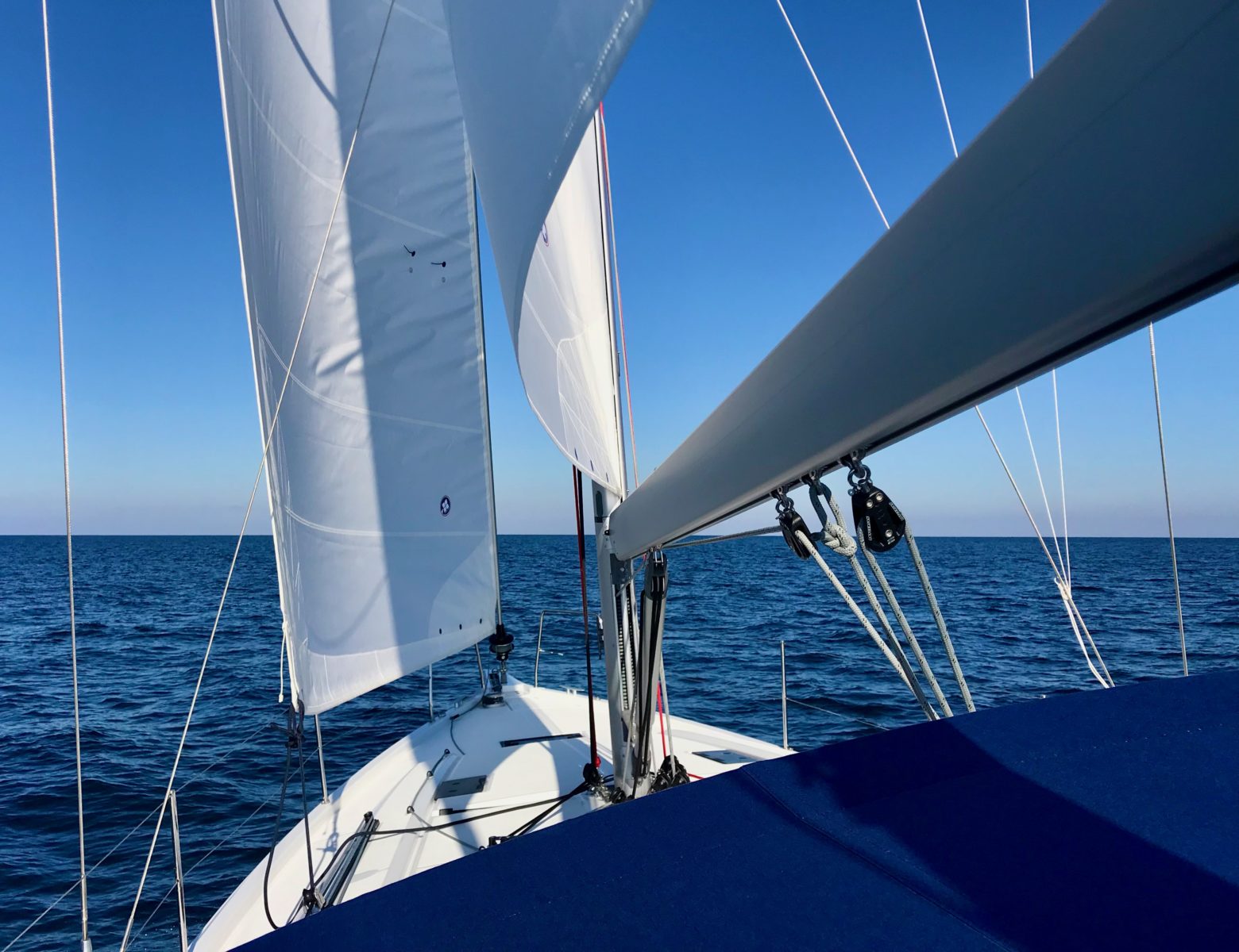 A Late-Summer Suggestion: Learn the Art of Sailing – Garden & Gun