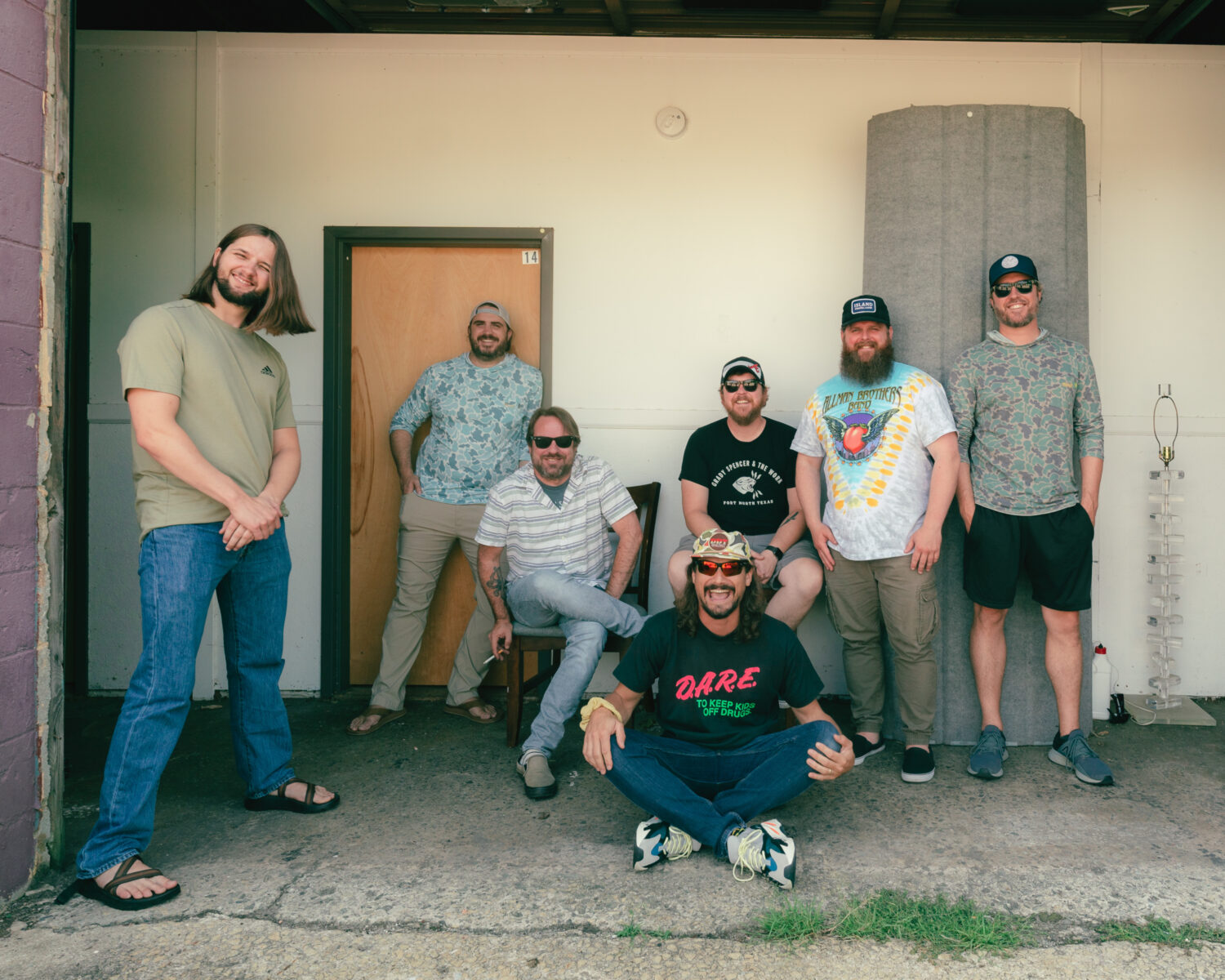 Song Premiere: The Vegabonds Join Womz of Futurebirds to Cover "Kids ...