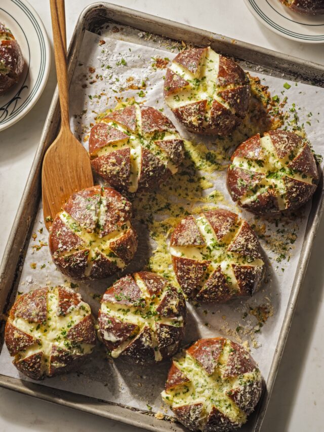 Showstopping Sweet-and-Savory Garlic Bread Rolls – Garden & Gun