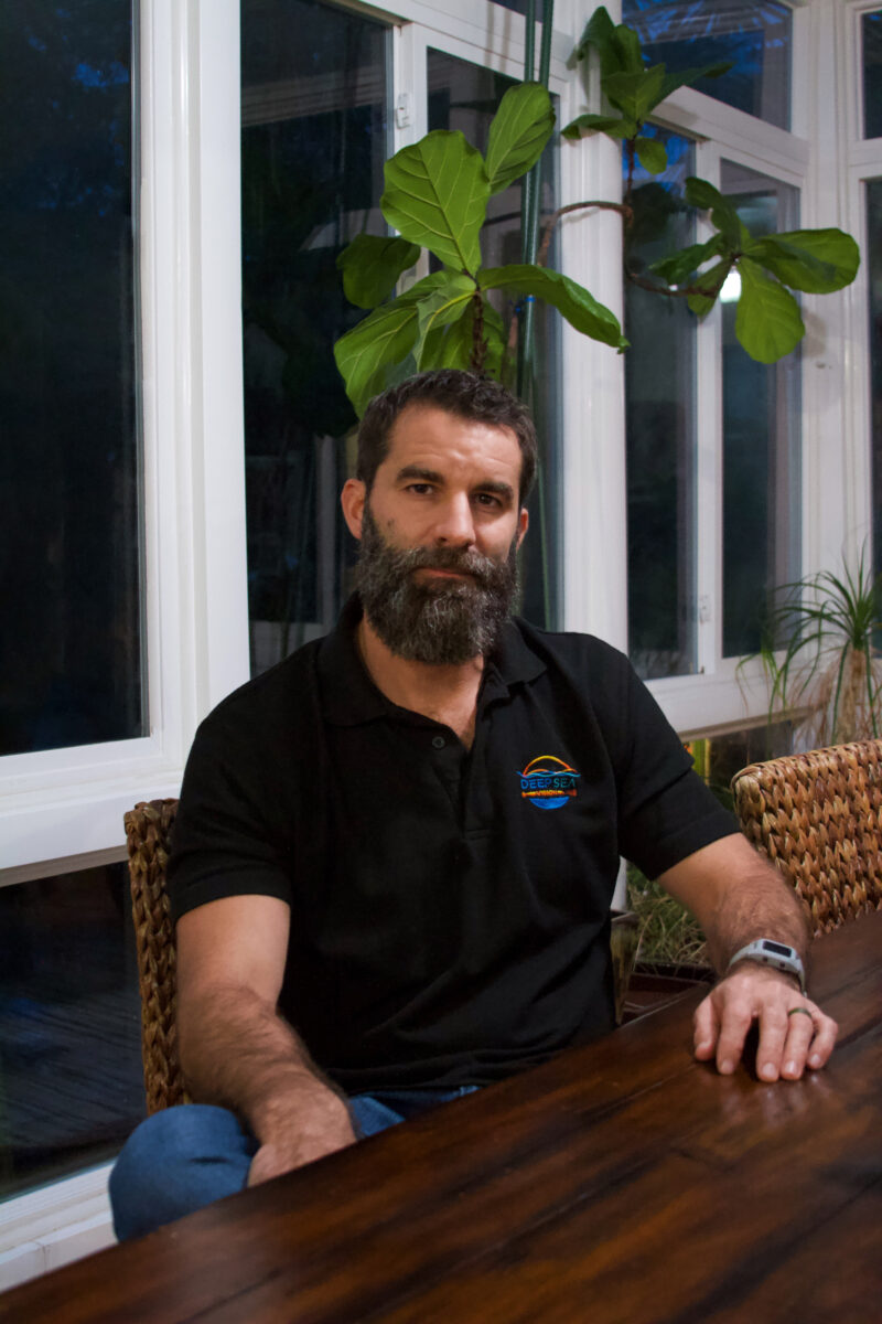 Meet the Adventurer Who Might Have Found Amelia Earhart’s Aircraft ...