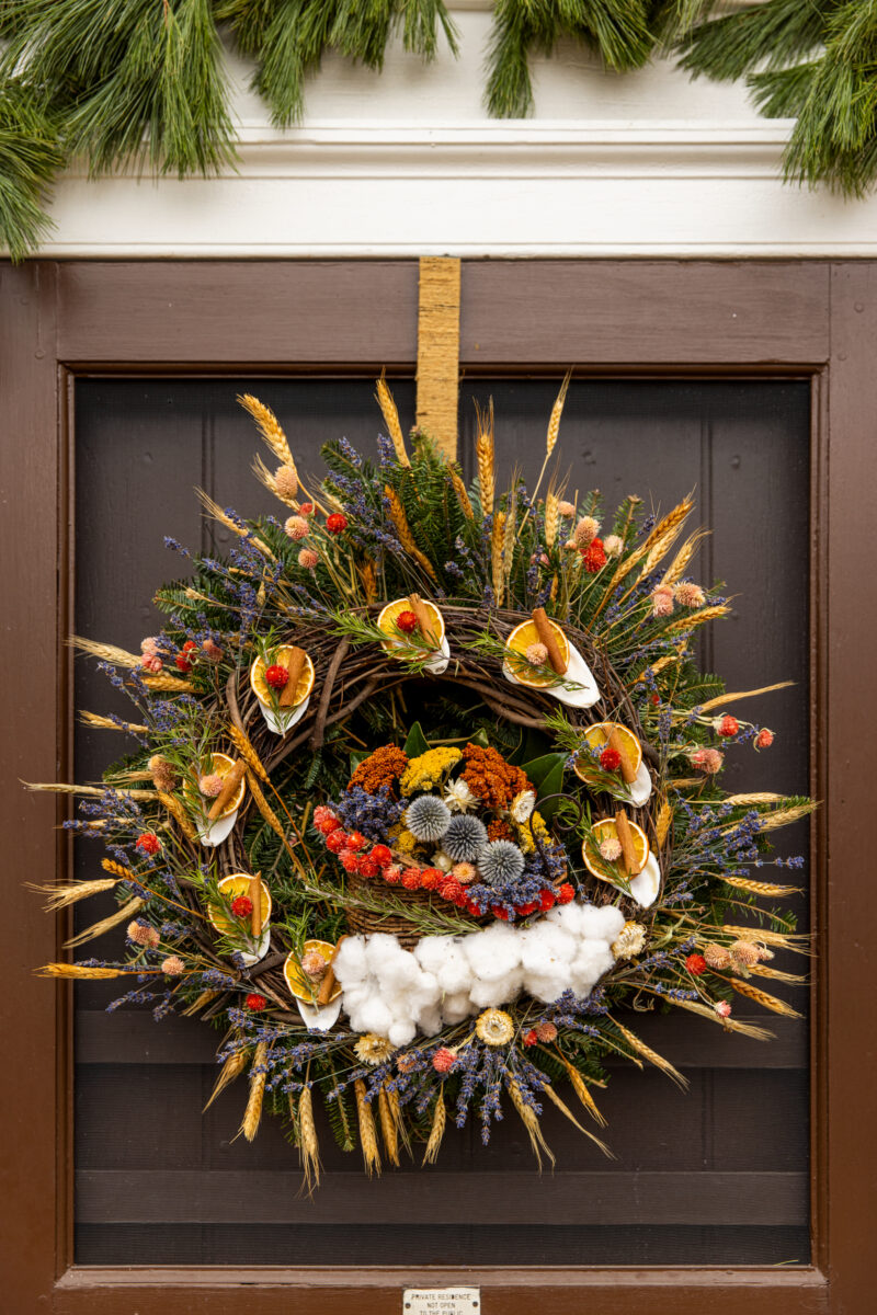 See the Stunning Christmas Wreaths of Colonial Williamsburg – Garden & Gun