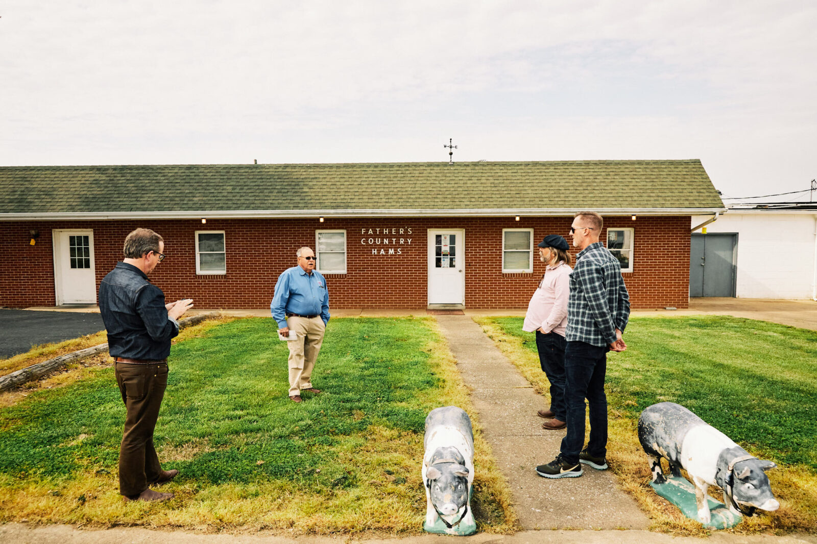 Savoring a Final, Smoky Taste of Father’s Country Hams – Garden & Gun